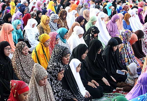 Muslims gather for Eid’l Adha amid tight security in Marawi | Philstar.com