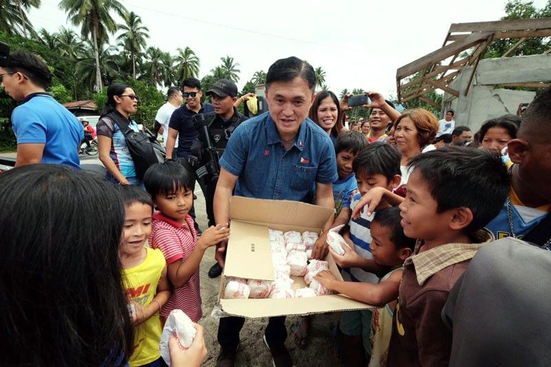 Bong Go assists quake victims | Philstar.com