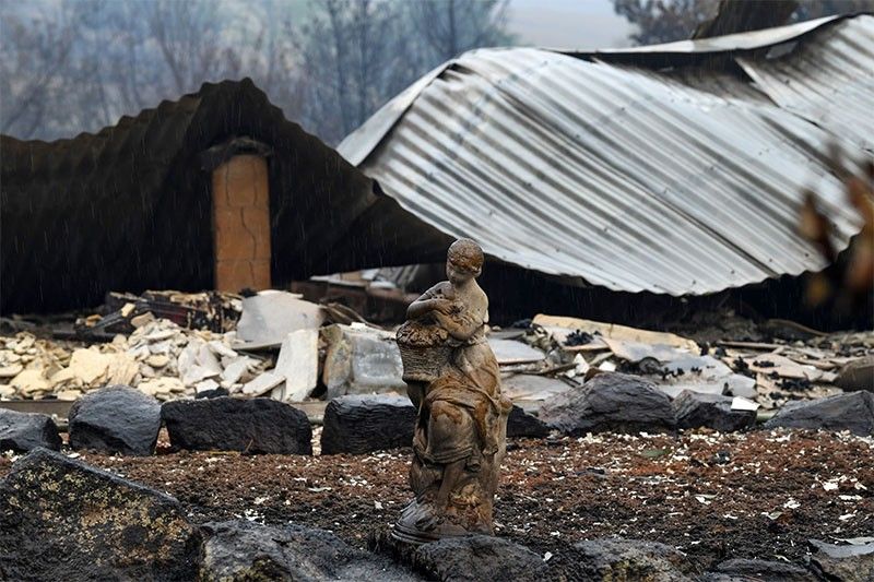 Australia fires: resident describes moments flames approached home ...