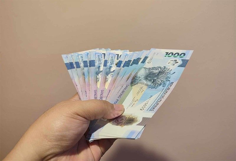 Domestic workers in 13 regions get pay hike | Philstar.com