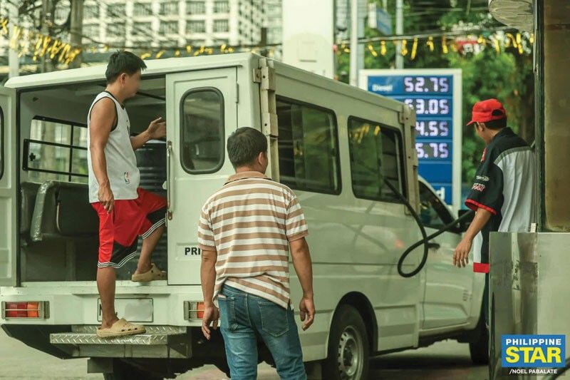 Over P2 per liter fuel price cut seen next week | Philstar.com