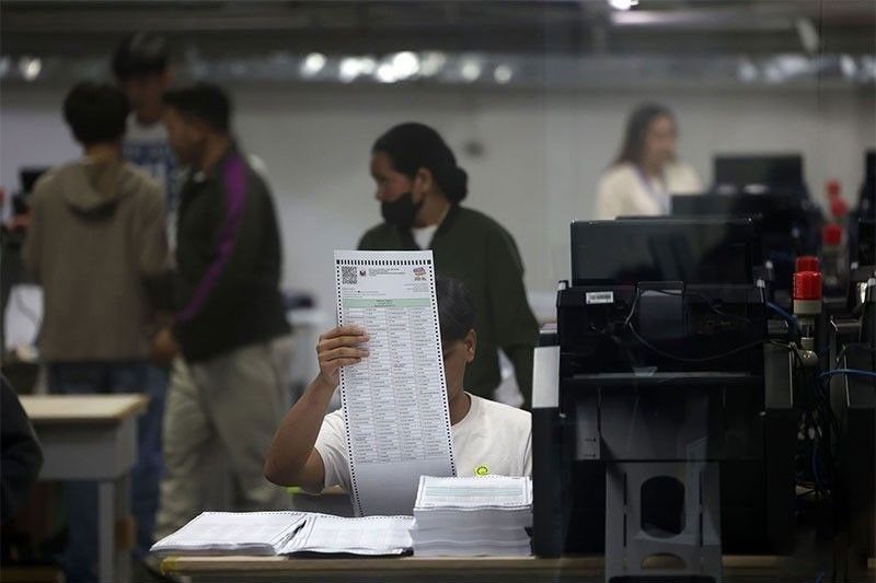 Comelec adopts early voting for BSKE | Philstar.com