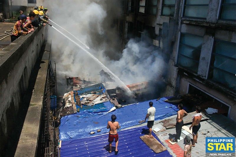 Sunog sumiklab sa Maynila: 150 bahay natupok | Philstar.com