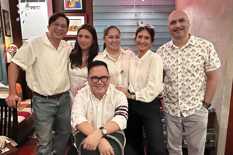 ‘TGIS’ cast reunite for Red Sternberg’s memorial service | The Freeman