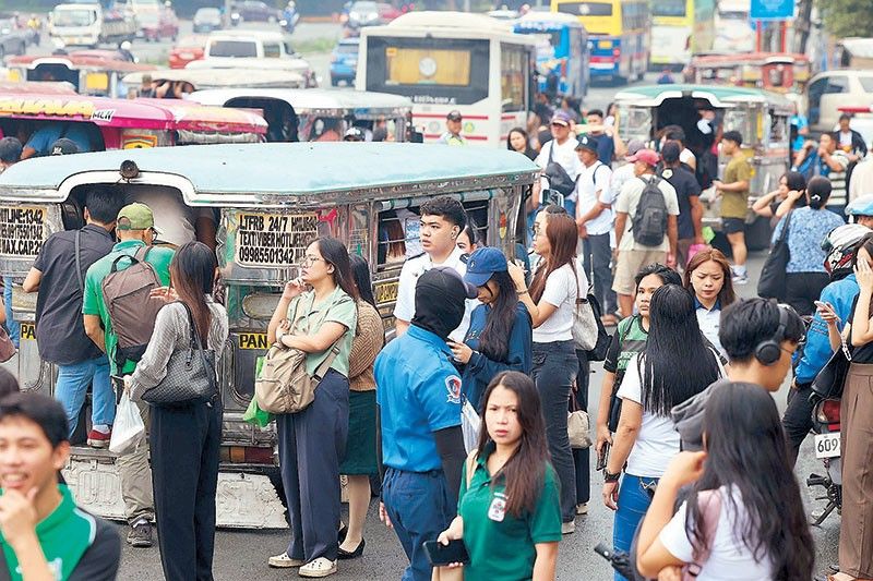 PNP: 432 vehicles offer free rides | Philstar.com