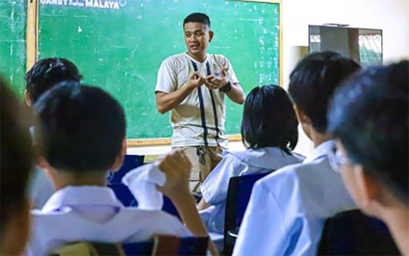 43% of teachers teach outside specialization | Philstar.com