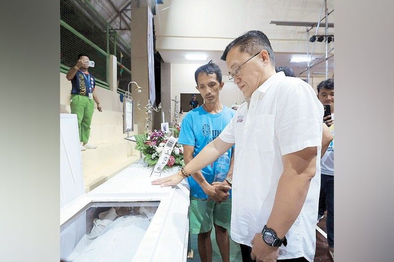 Bong Go attends mass wake, helps Cebu typhoon victims | Philstar.com