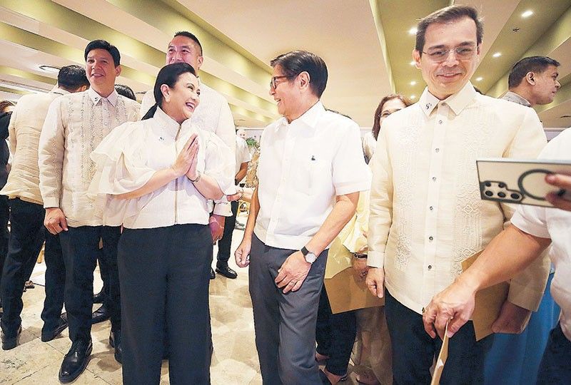 Marcos, Leni meet anew for LGU program launch at Palace | Philstar.com